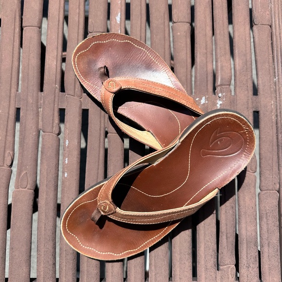 OluKai | Shoes | Olukai Brown Leather Sandals With Contoured Footbed ...